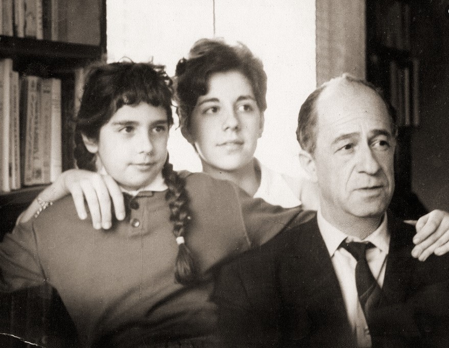 Μίμης Φωτόπουλος: Πώς μεγάλωνε τις κόρες του όταν εξορίστηκε η σύζυγός ...